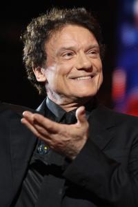 Massimo Ranieri - 'O russo e 'a róssa. (إلى الأيطالية ترجم)