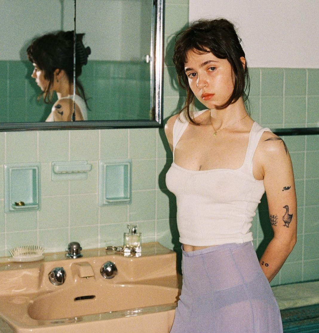 Clairo - Juna lyrics